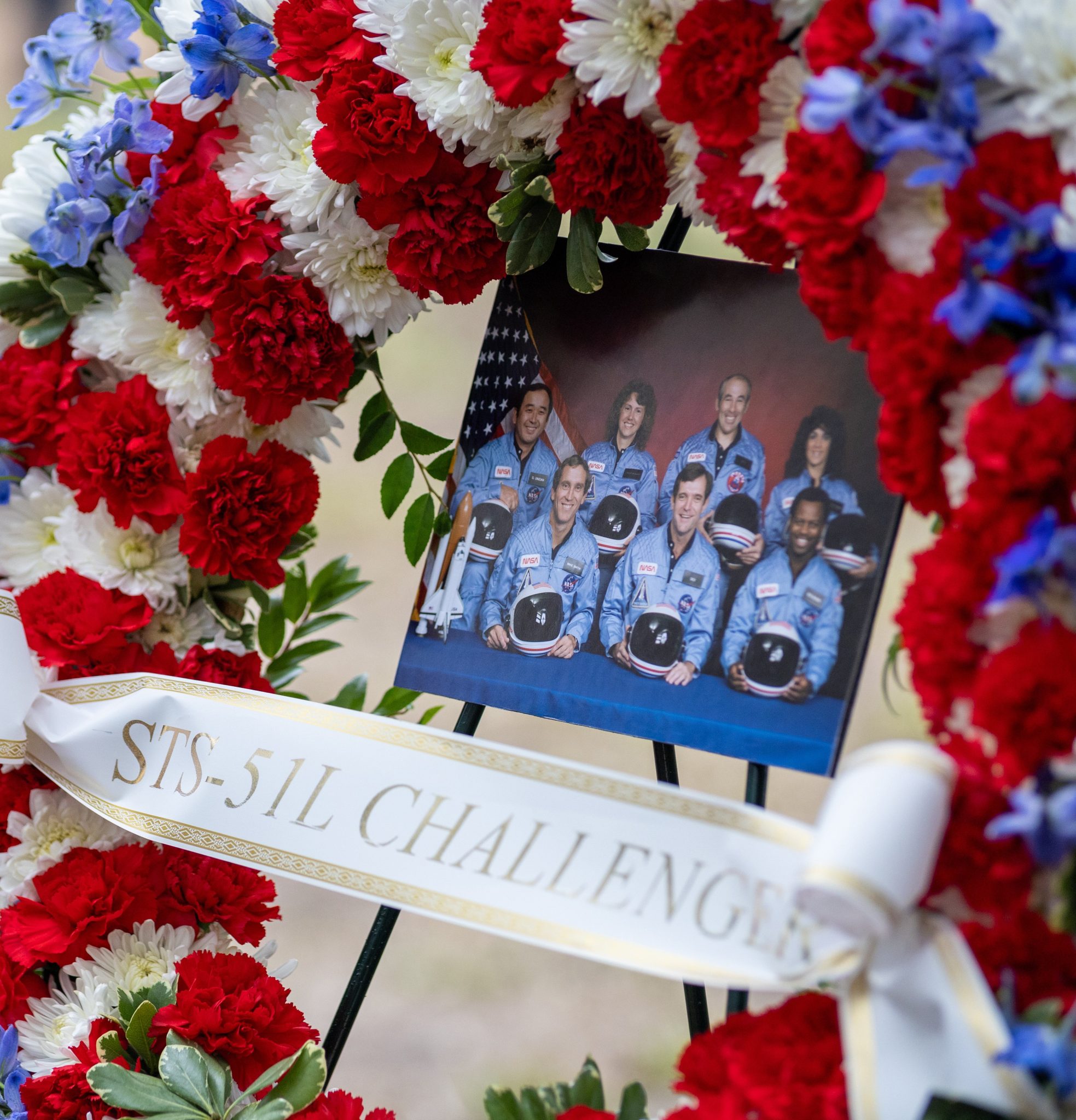 Science teacher honors Challenger crew's memory by encouraging ...