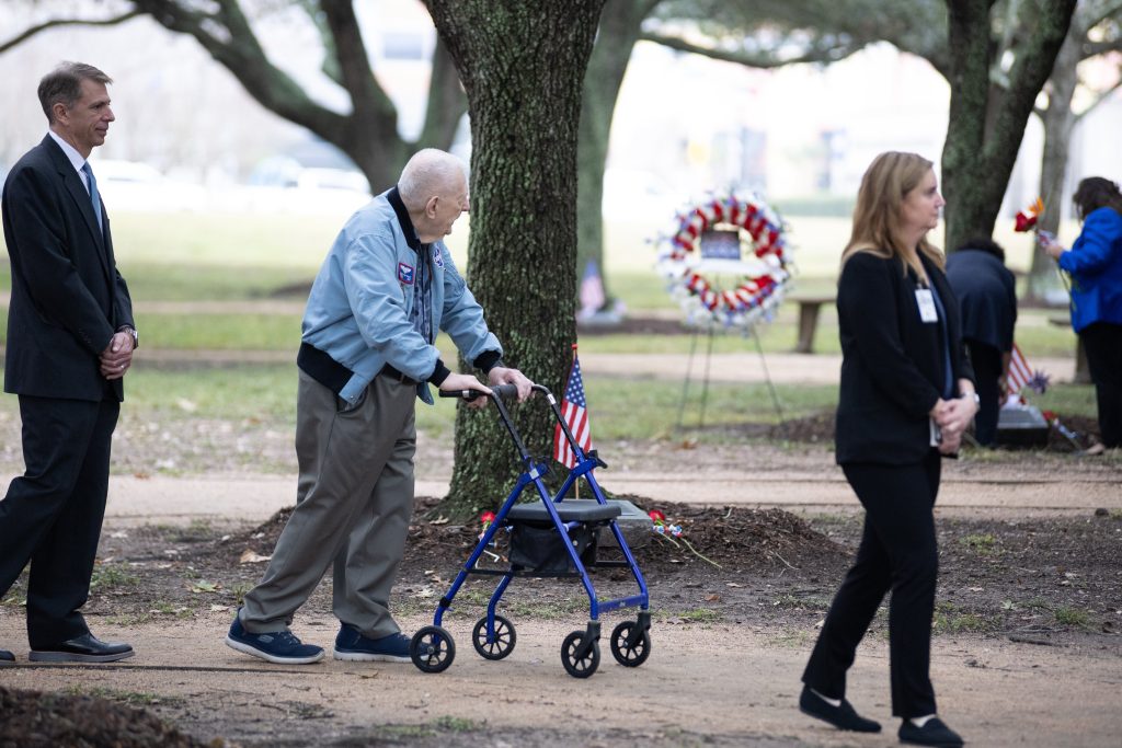 Science teacher honors Challenger crew's memory by encouraging ...