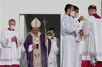 Cleanse your hearts of anger, live the Gospel, Pope says at Mass in ...